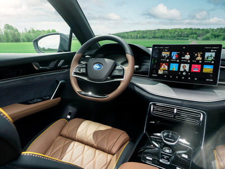 Nesten nye BYD Tang 4x4 SUV. Sprek el-familiebil med 7-seter.